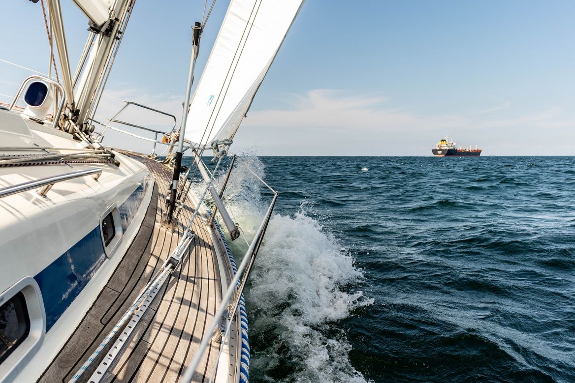 Sailing boat | Free virtual background | WebinarGeek