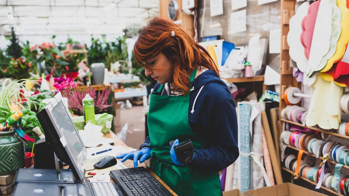 How to reduce employee turnover in the retail industry | Eletive