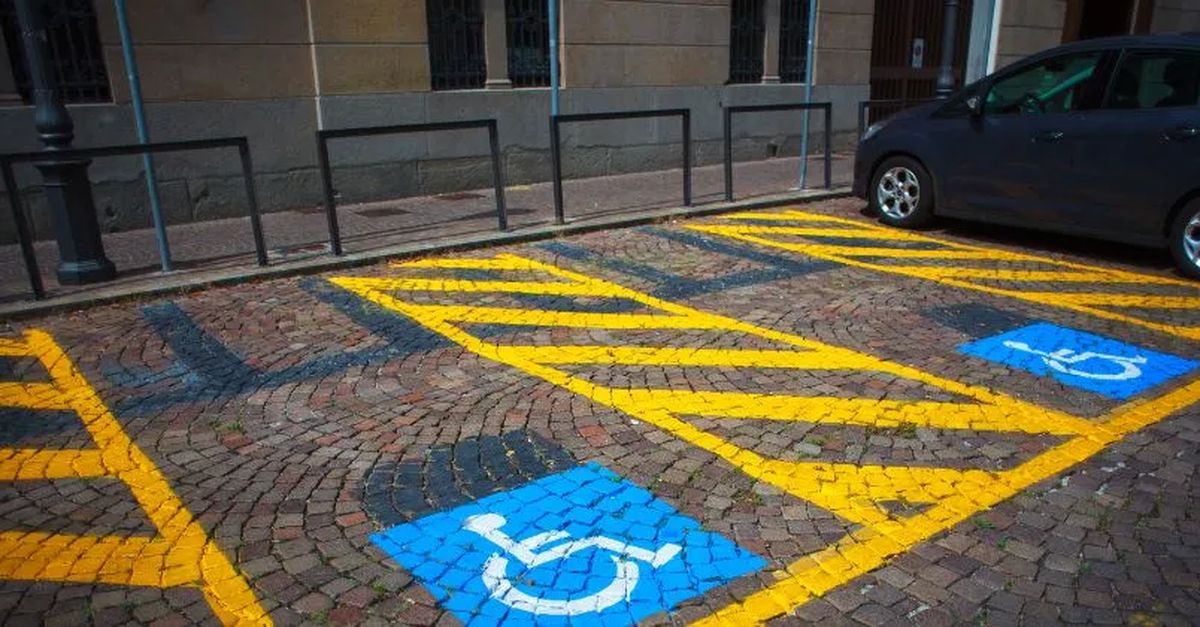 Pokuta za stání na invalidech, přechodu pro chodce nebo v zákazu stání ...