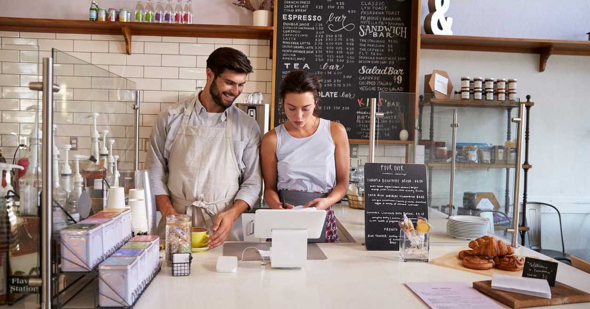 How to Make the Most of Shift Employee Reviews — Deputy