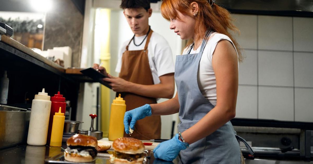 Fast Food Employee Training Timeline: Week-by-Week Template — Deputy