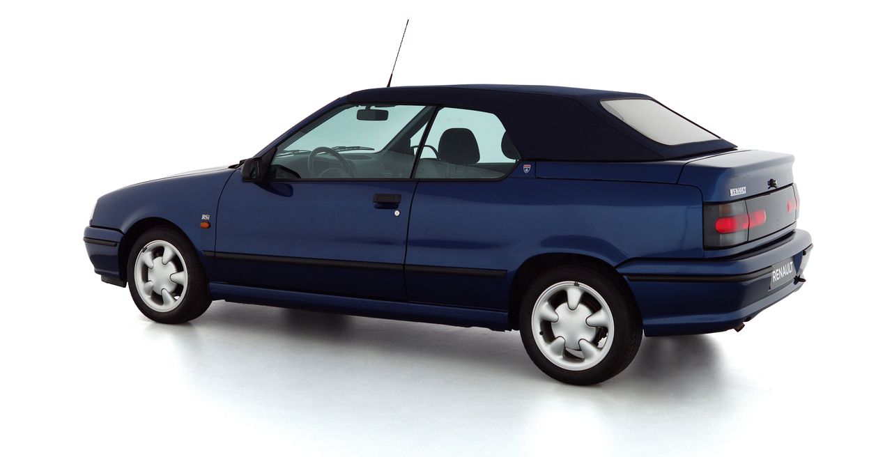 Renault 19 Cabriolet - The Originals Museum