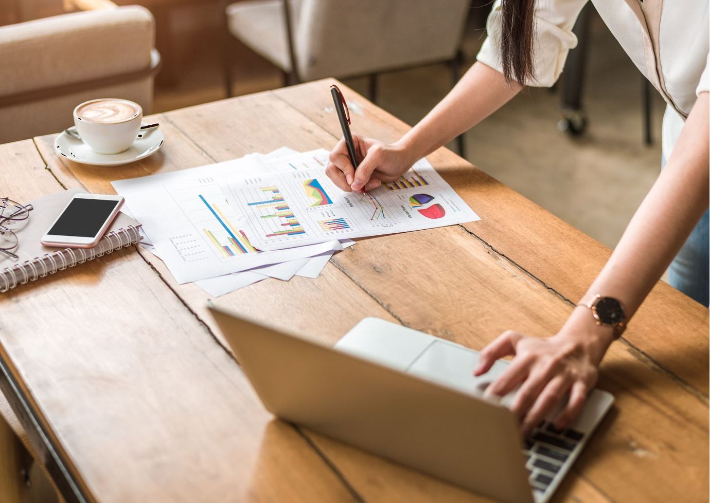 How to Write an Annual Report (Easy Guide) - ExpenseIn blog