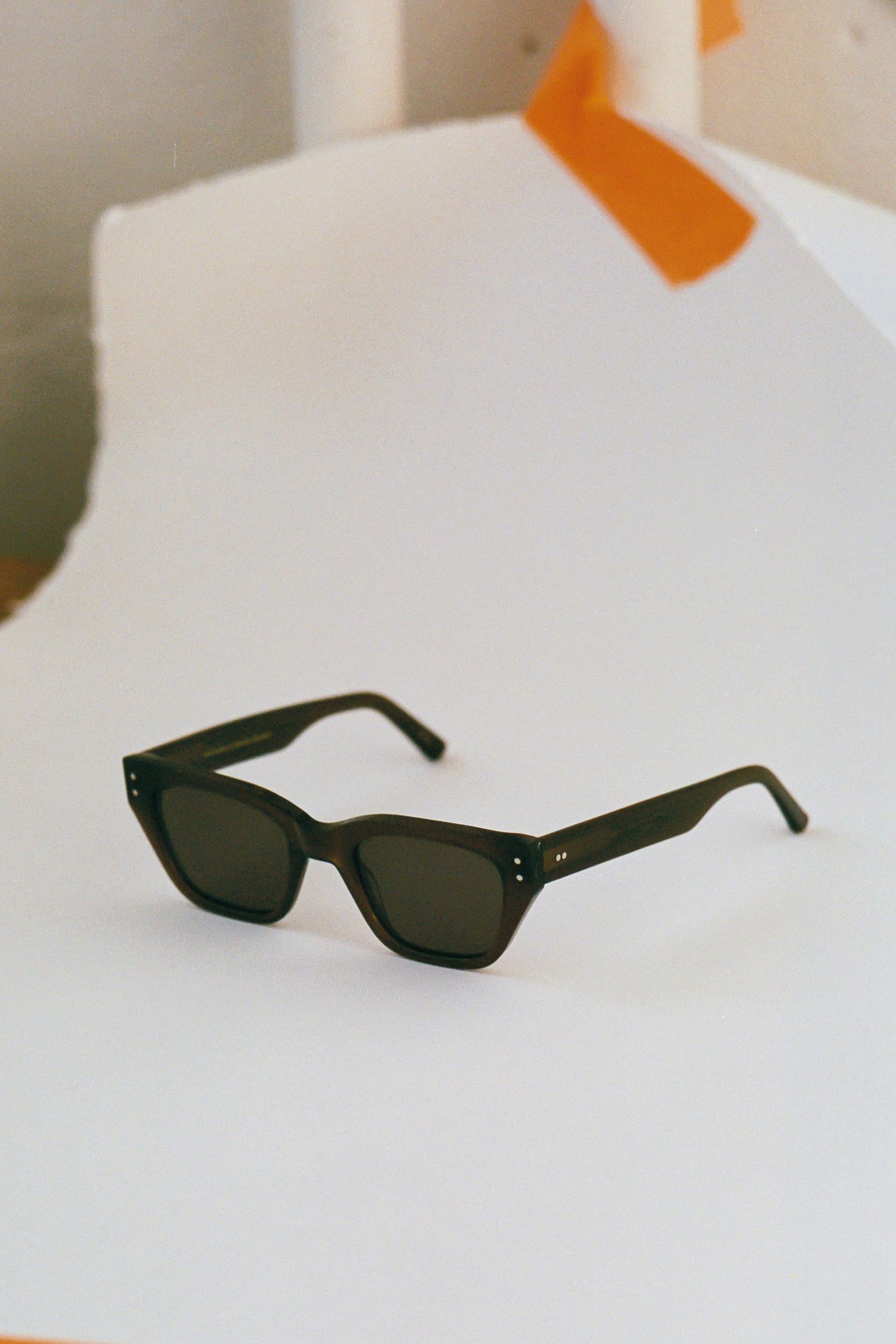 Memphis Chocolate - grey solid lens – Monokel Eyewear