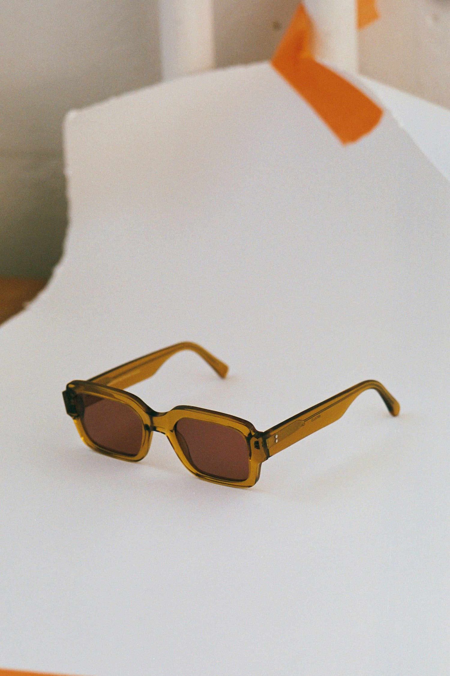 Apollo Caramel - pink solid lens – Monokel Eyewear