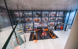 READY TO RACE thoroughly - KTM Motohall