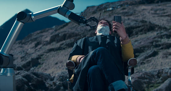 Actor Tom Ellis gets remote shave in new EE campaign
