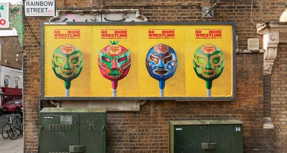 Chupa Chups Wrestles Its Hard-to-open Wrappers In OOH Campaign